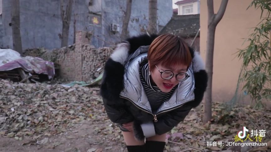 憋不住了,快要尿裤子了,厕所在哪儿