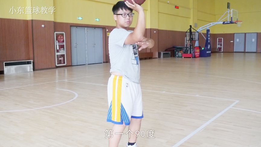 投篮姿势教学,想要提高命中率,正确的投篮姿势很重要!