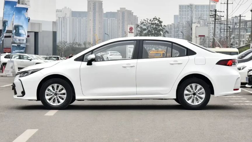 #懂车帝 居家神器丰田卡罗拉省油小王子 百公里油耗4.7