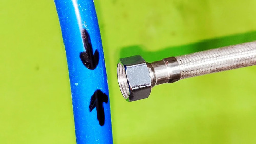 PVC管的中间怎么接钢丝软管?三通没有螺纹怎么办?教你轻松解决