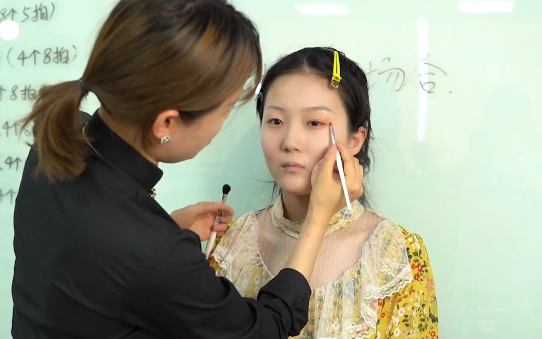 零基础学化妆去哪里比较好?2022年深圳化妆学校排行榜前十名