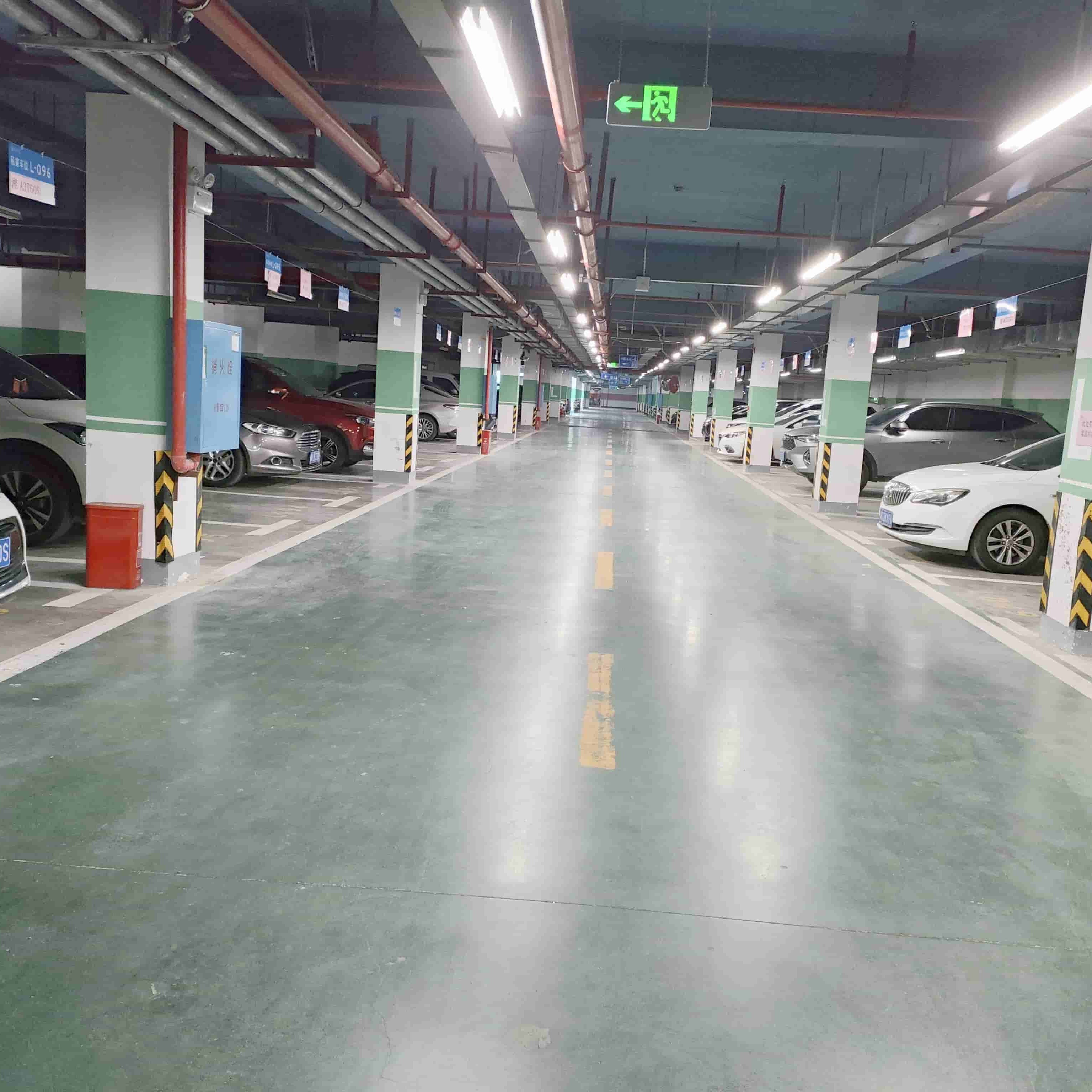 机场高铁站停车 