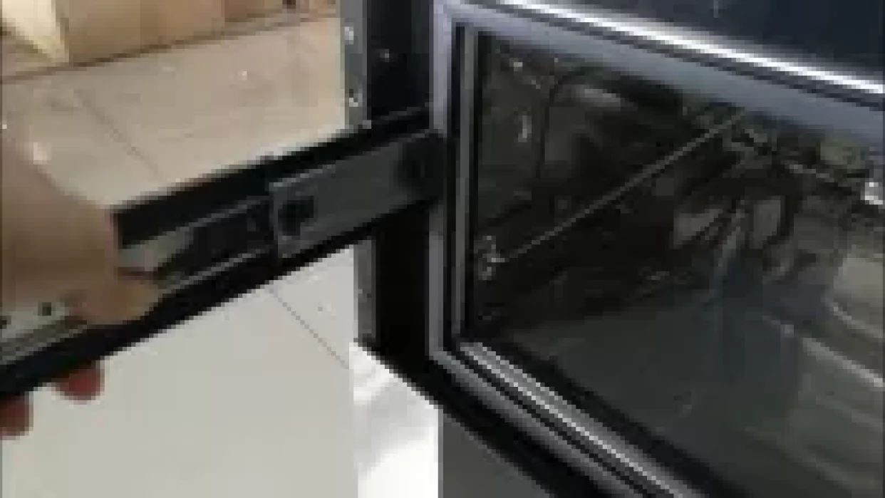 嵌入式消毒柜连接板拆装方法