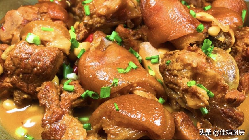 非常实用的黄豆焖猪蹄教程,汤浓味香,皮Q肉烂,简单营养好吃