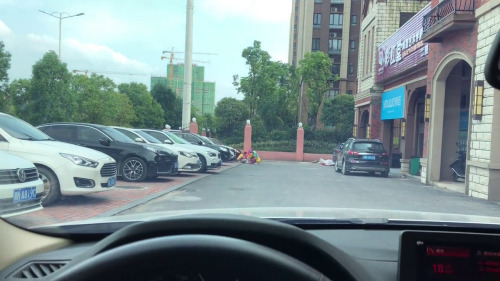 现实中倒车入库停车技巧,1分钟学会重点,从此停车不求人