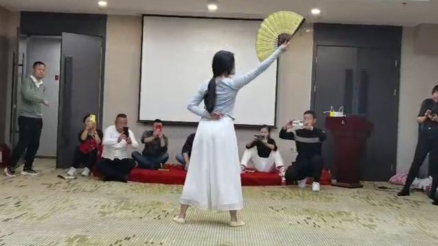 古典扇子舞《踏山河》教学,喜欢的就跟着学起来吧!