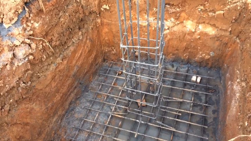 农村自建二层小楼房,地基全用钢筋混凝土结构,一点也不比城里差