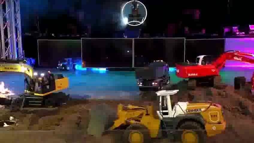 高科技模型车和工程机械展,看看高手子们都是怎么玩转舞台的