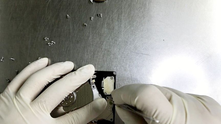 粉丝日立1T硬盘磁头损坏,重要资料丢失,达人教你如何找回数据