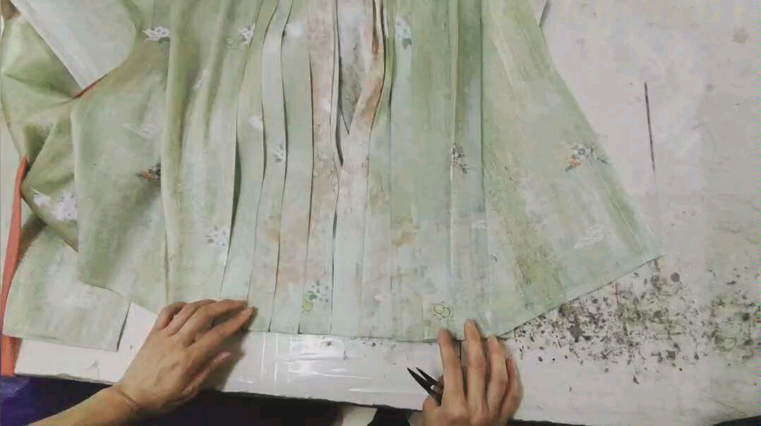 赵氏汉服 梯形褶马面裙拆定位线教程(平行褶没有定位线)
