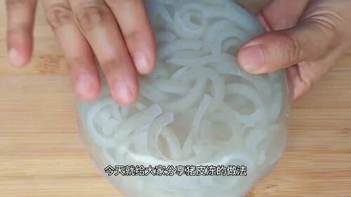 猪皮冻切忌直接煮,关键步骤这样做,透亮弹嫩一次成功!