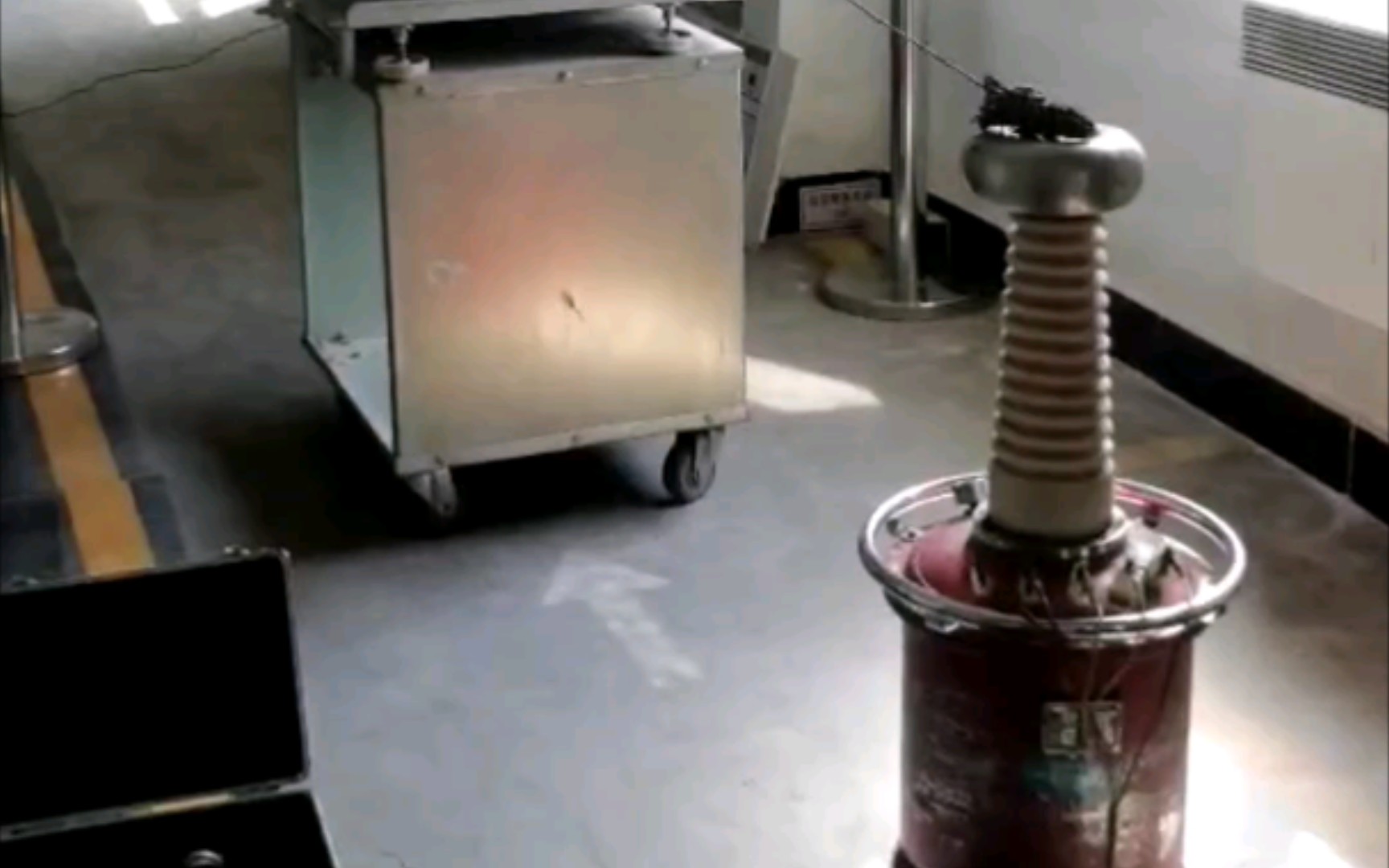 10kV开关柜断路器交流耐压试验