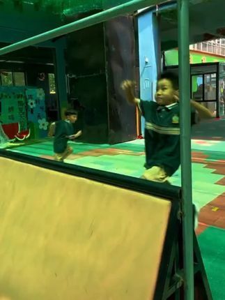 ...据该园园长介绍,从2020年开始研发游戏化体能课程,孩子们在快乐...