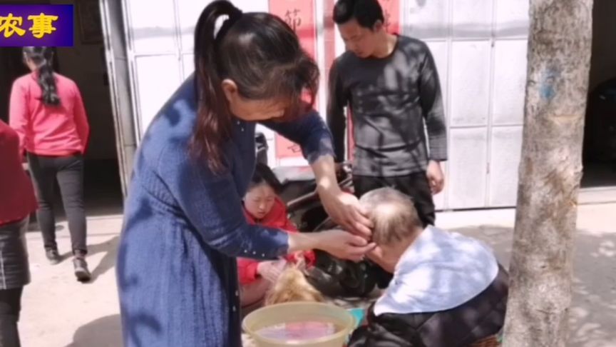 发扬中华民族传统美德,百善孝为先,看这一家人是如何做到的?