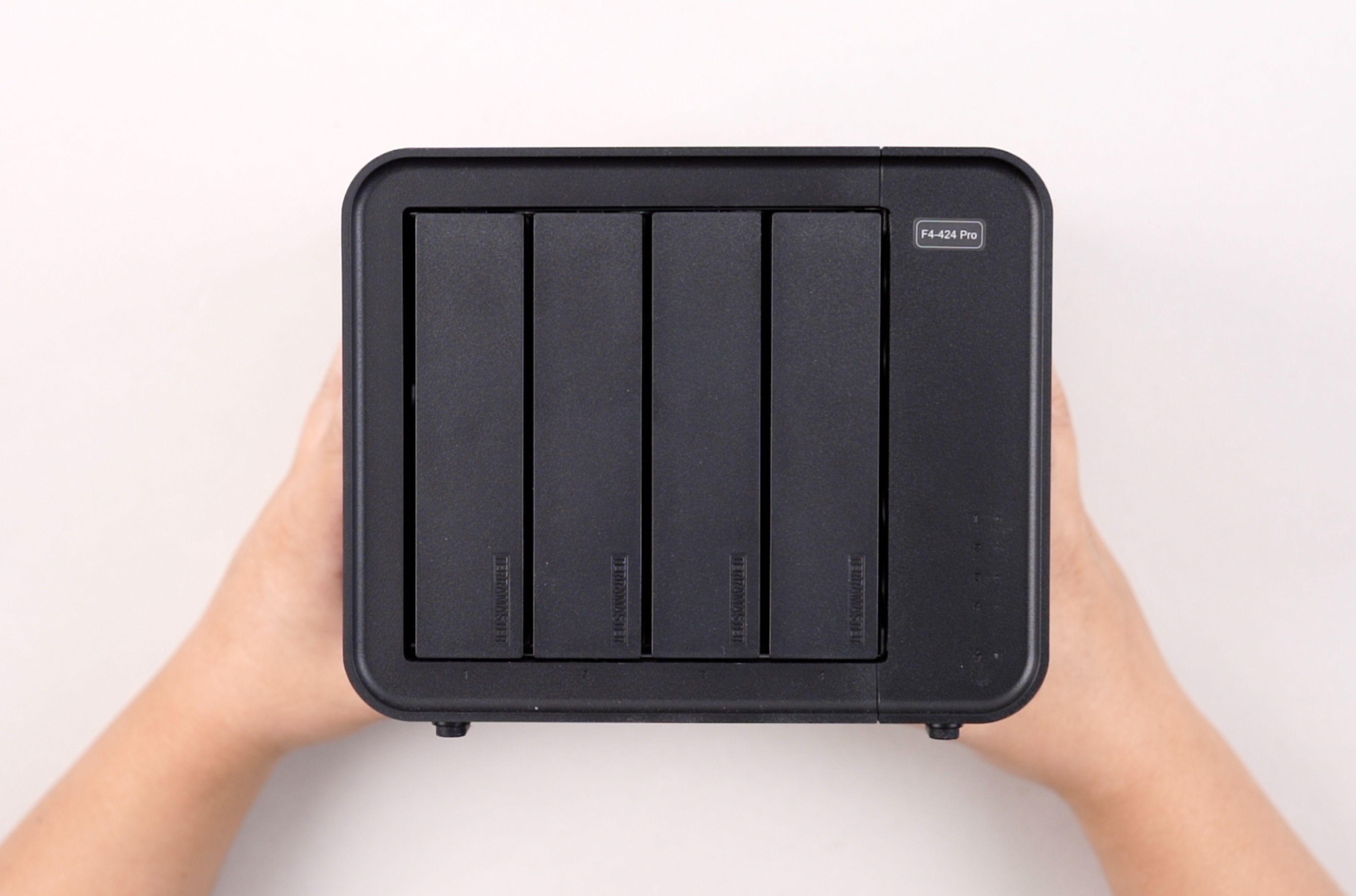 升级Intel i3 N300处理器和DDR5内存,铁威马 四盘位NAS F4-424 PRO ...