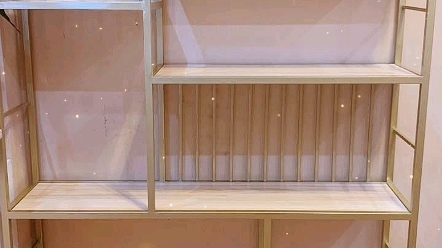 设计简约的铁艺置物书架,选用优质的材料制作而成,坚固耐用,可以放置...