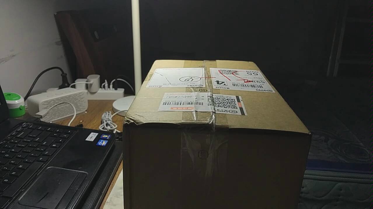 送自己的第一款单反相机,佳能700d