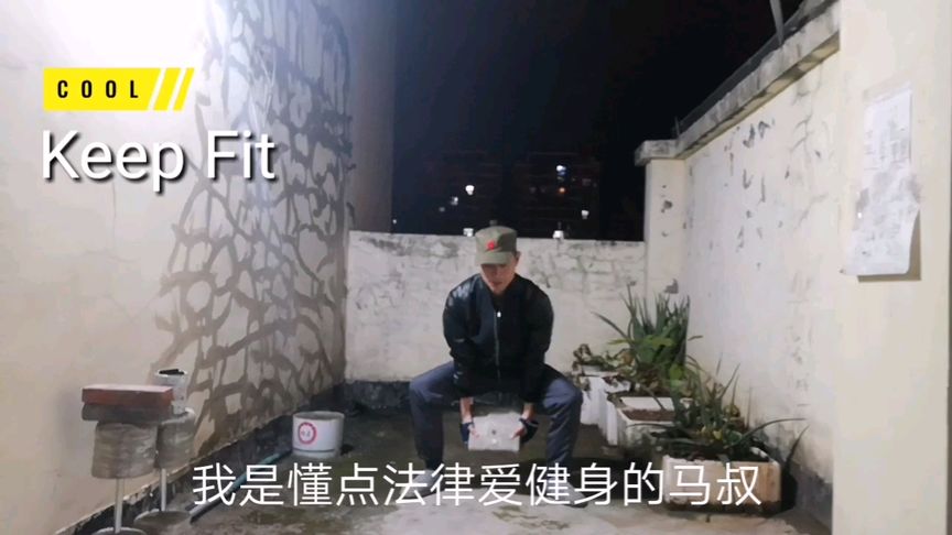 俯卧撑是简单又高效的健身方法,有效提高心肺功能和肌肉力量