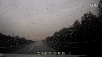 洁翼高科技量子点纳米技术的巅峰应用 高速公路飙车不用雨刮器
