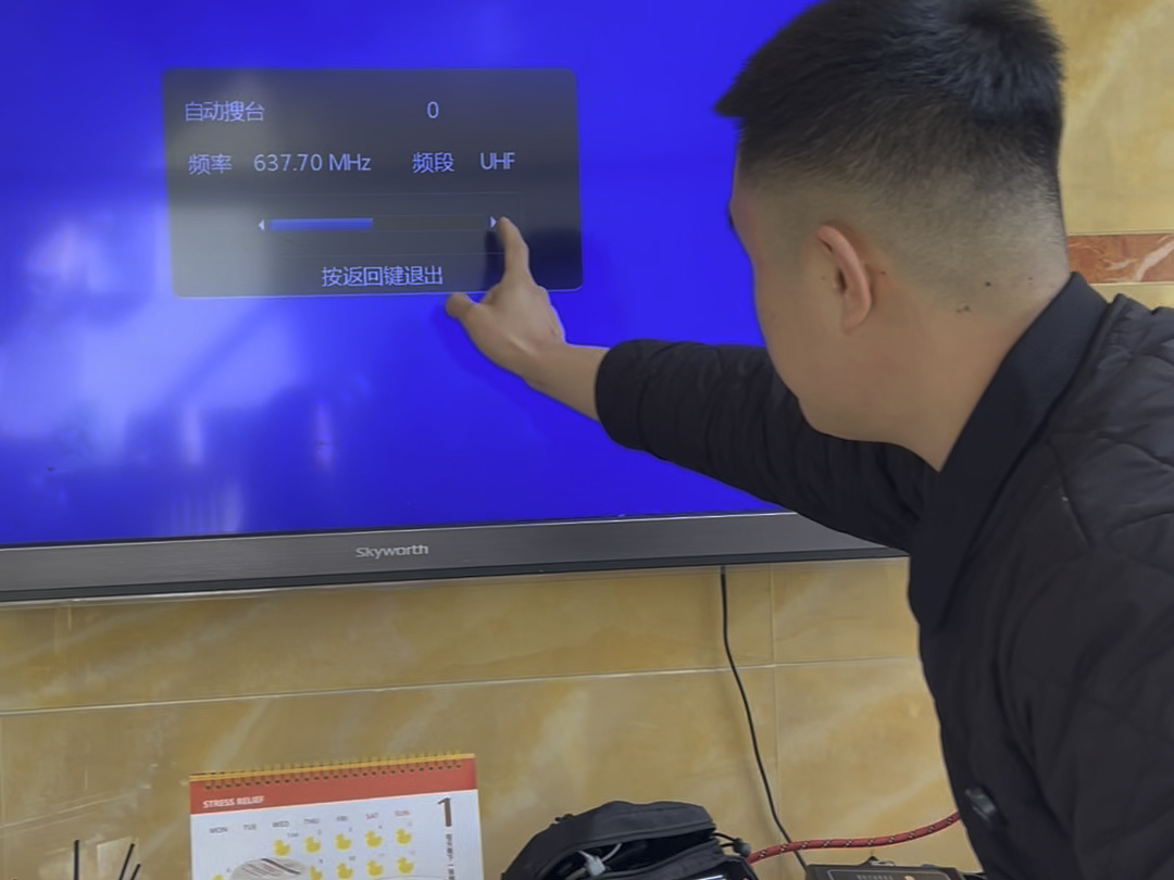 这个铁丝还能当天线?插上就有信号啦?#测评 #地面波数字电视接收器 ...