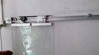 ...平移门闭门器 一款无需电源手动开自动关门家居阳台玻璃平移关门机