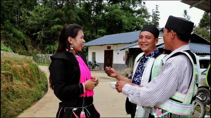 正在做瑶族传统服饰介绍的我,被门包唱歌了☺️☺️#民俗文化