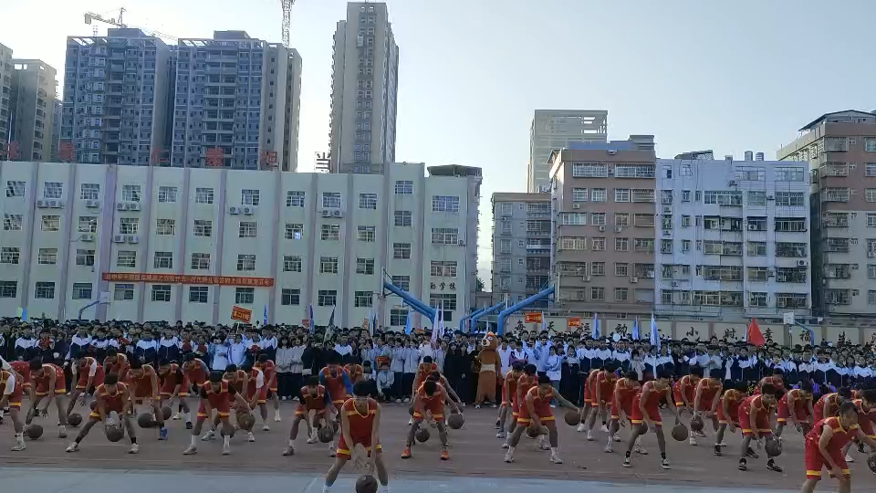 校运会开幕式表演:篮球操