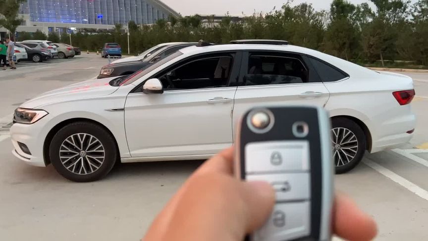 买车3个月,才知道还能一键升降车窗#全新一代速腾 #一汽大众