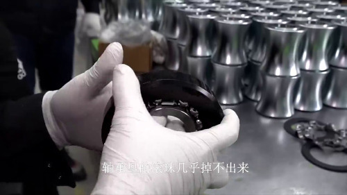 轴承里的滚珠几乎掉不出来,它又是如何放进去的呢?看完涨知识了