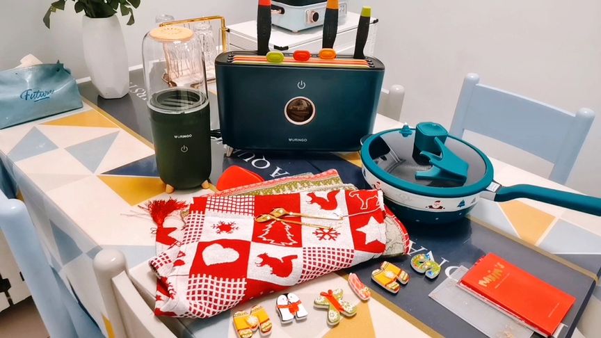 开箱分享来啦,入手圣诞特别款微压力锅,消毒菜板快笼,太漂亮啦