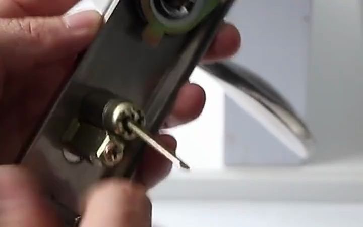 卫生间门锁安装视频