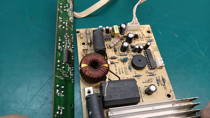 电磁炉三无不开机 5v电压异常 维修方法讲解