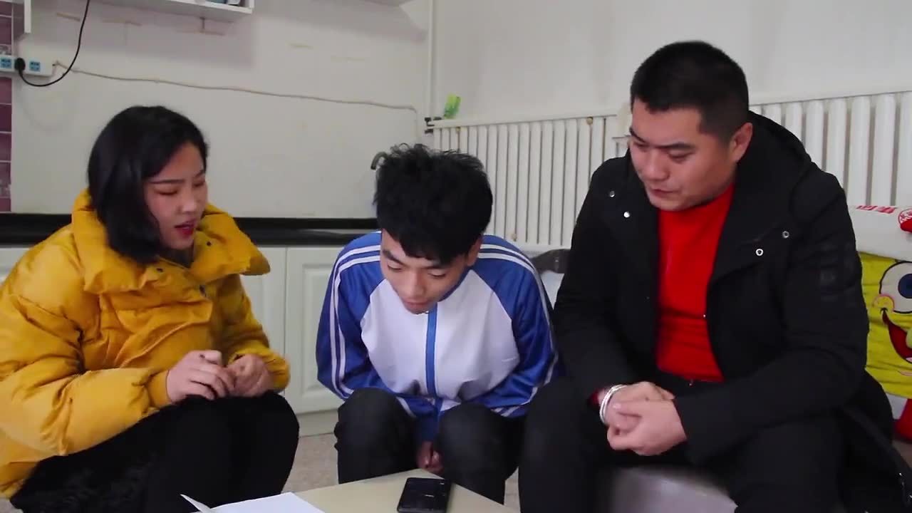 小伙学英语单词,用中文谐音说英语,这发音真的太逗了,人才啊