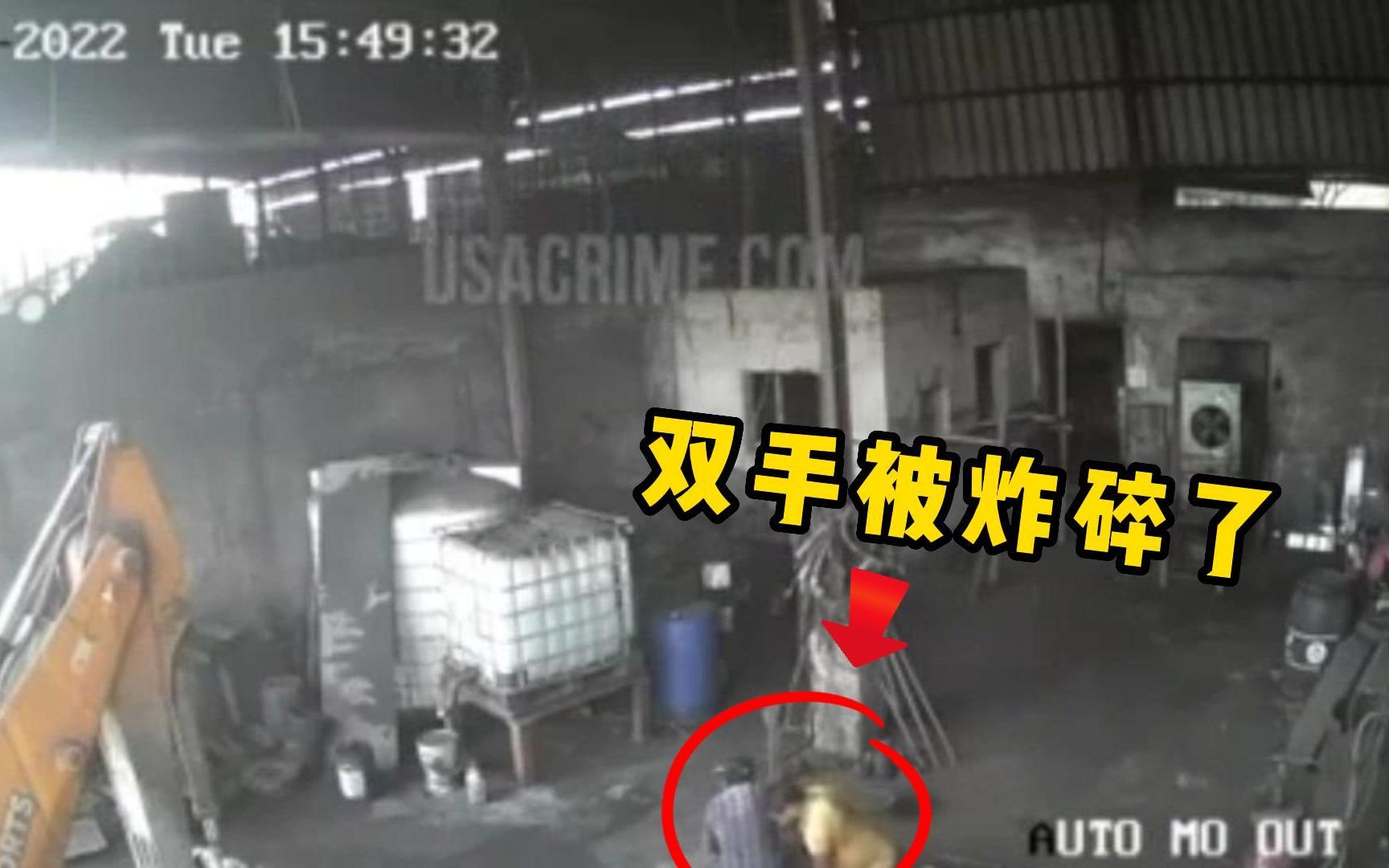 强行充气,一声巨响血雾横飞,双手当场粉碎,太惨了