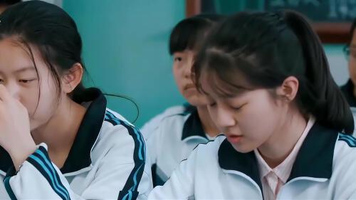 高中女生 vs 技校女生:一场欢乐的较量