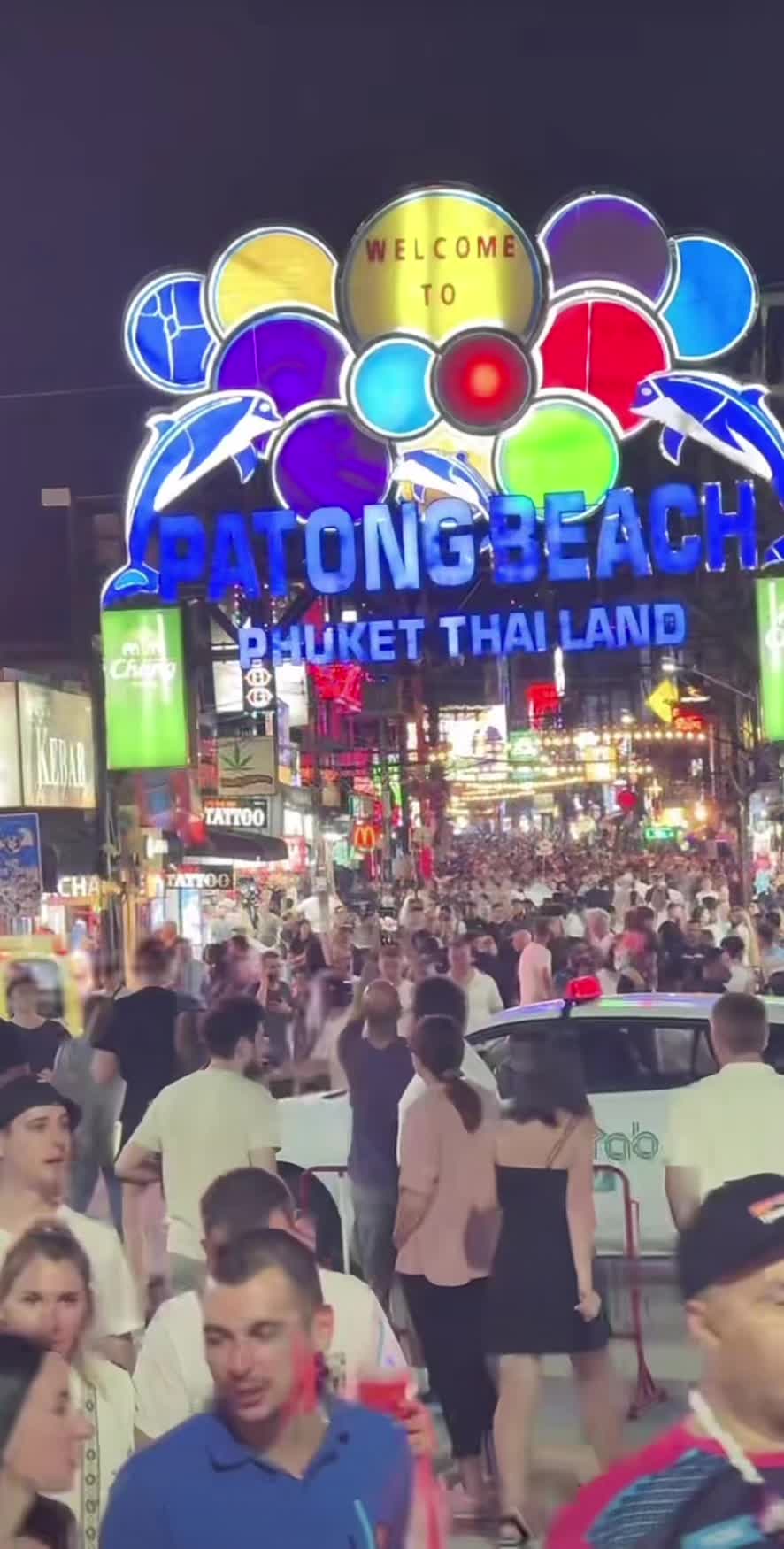 ...没事还是别来,因为我看到这样的人流量我都怕,怕机票涨价,怕酒店...