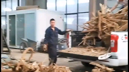 树墩树根建筑模板 木材破碎再粉碎,出料送生物质颗粒厂 密度板厂 造纸...