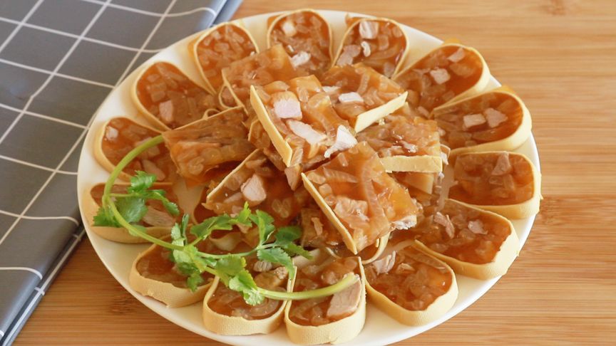 秘制肉皮冻,比例和步骤告诉你,过年回家露一手倍有面子