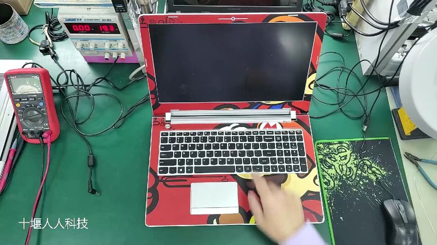 这台笔记本屏幕显示字和图标异常大,你见过这个现象吗?