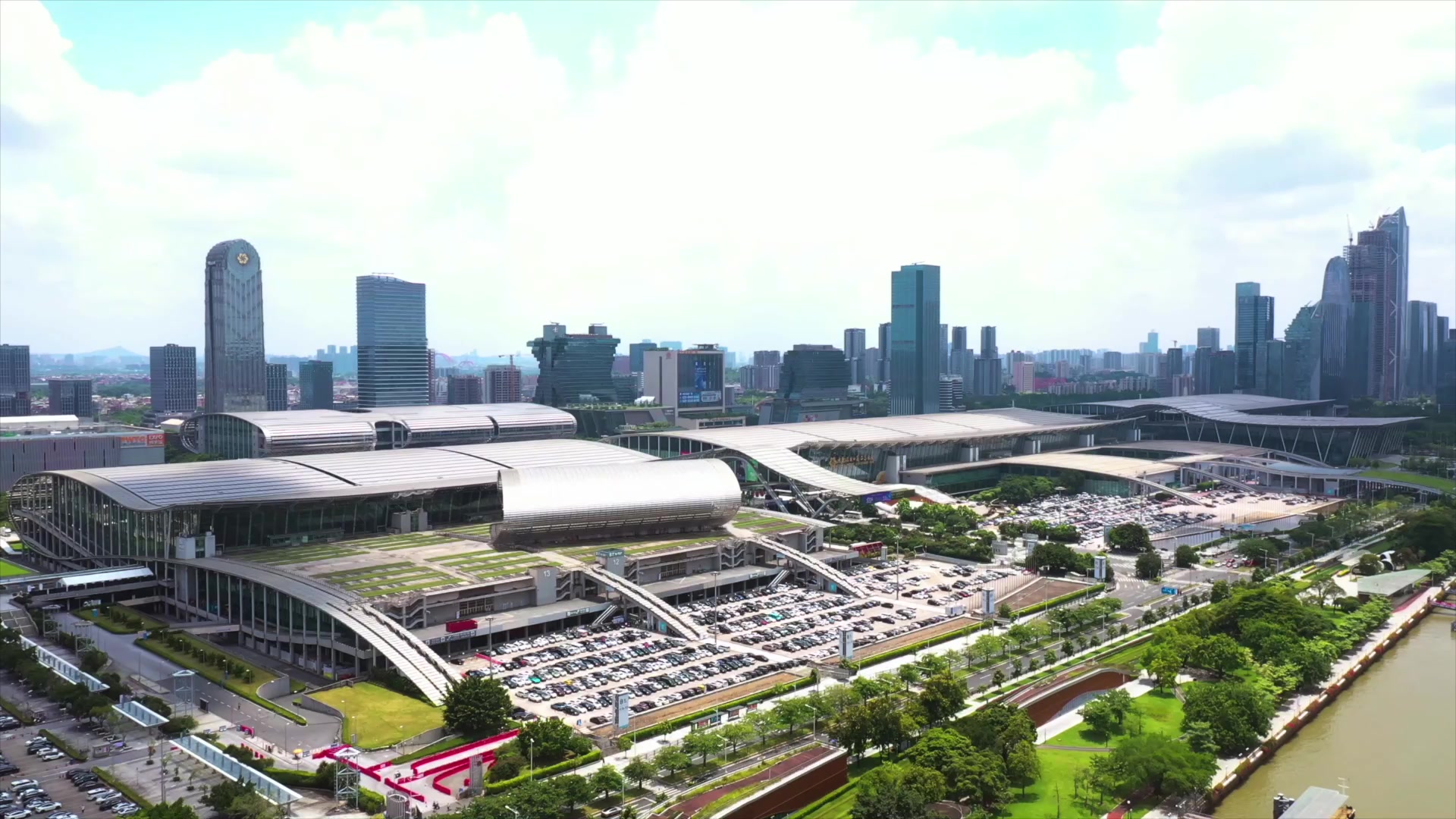 ...引围观,奶茶机器人更多玩法等你解锁#广州国际汽车展览会 #广汽领程