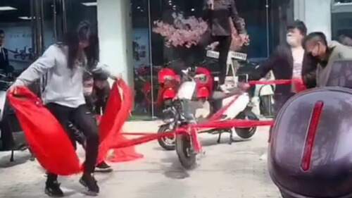 电动车玩成, 碰碰车, 别宣传了, 我就买你手里这一辆