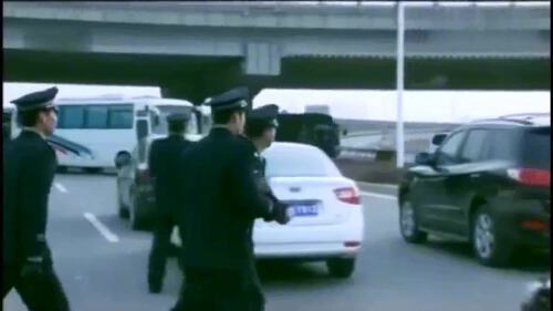 黑客入侵系统,全市交通遭瘫痪,太可恶了