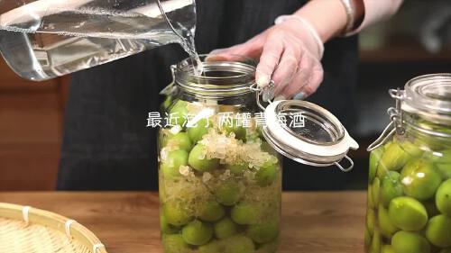 初夏微醺自酿青梅酒!可以约朋友来家里聚餐啦!感受人间烟火夏日饮品