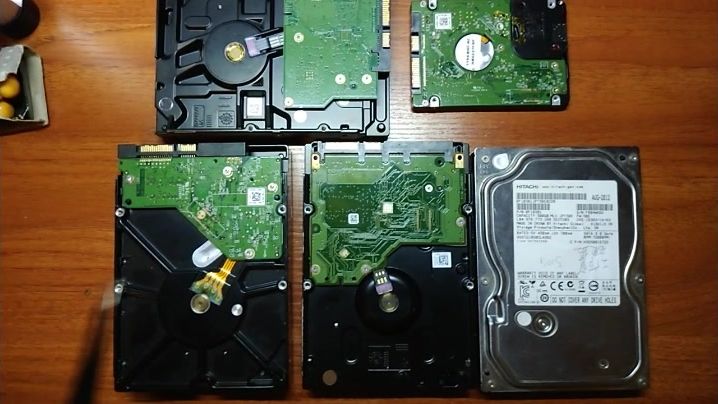 阿昆拆解电脑硬盘PCB电路板聊可生产性设计,元器件居然没丝印框