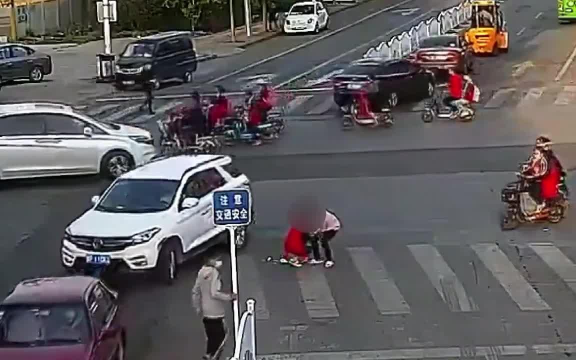 未满16周岁禁止骑行电动自行车上路行驶!