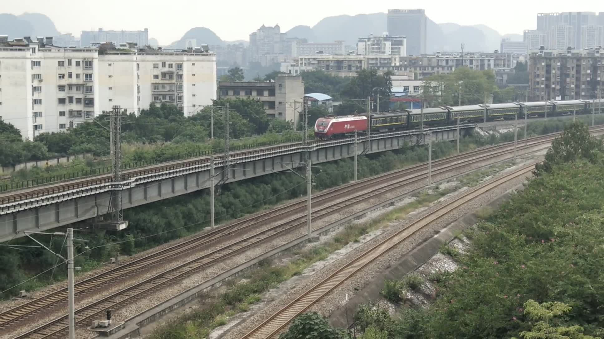 昆明到上海南的T382次列车