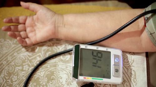 50岁后血压标准大变?三大误区一个读数坑,别等出事才看懂!