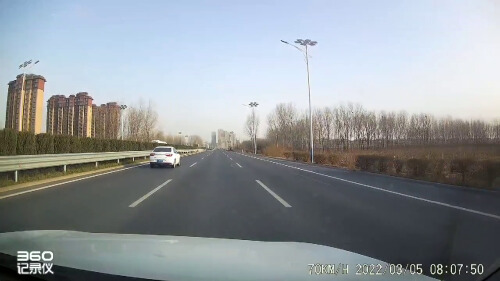 猝不及防的三轮车导致三车事故
