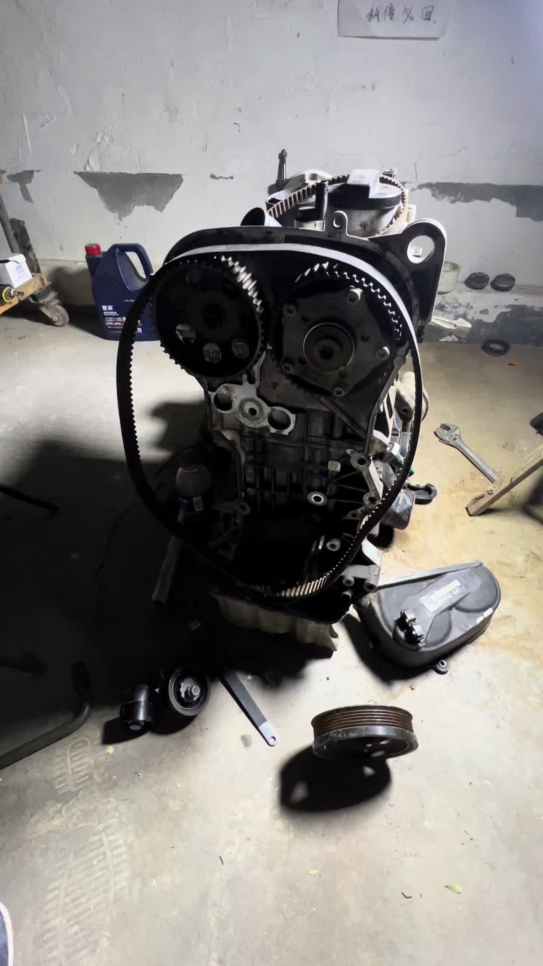 #汽车保养与维修 #汽车 #汽车知识 211发动机正时皮带要换就换一套,...