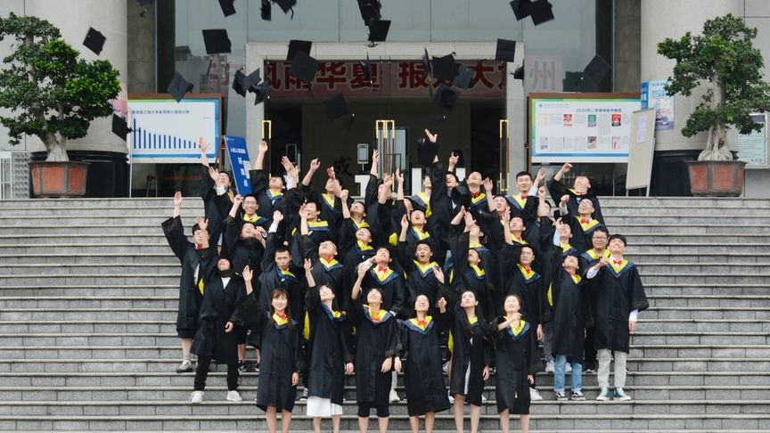 疫情原因六个月没回的宿舍是什么样子 顺便拍了毕业照